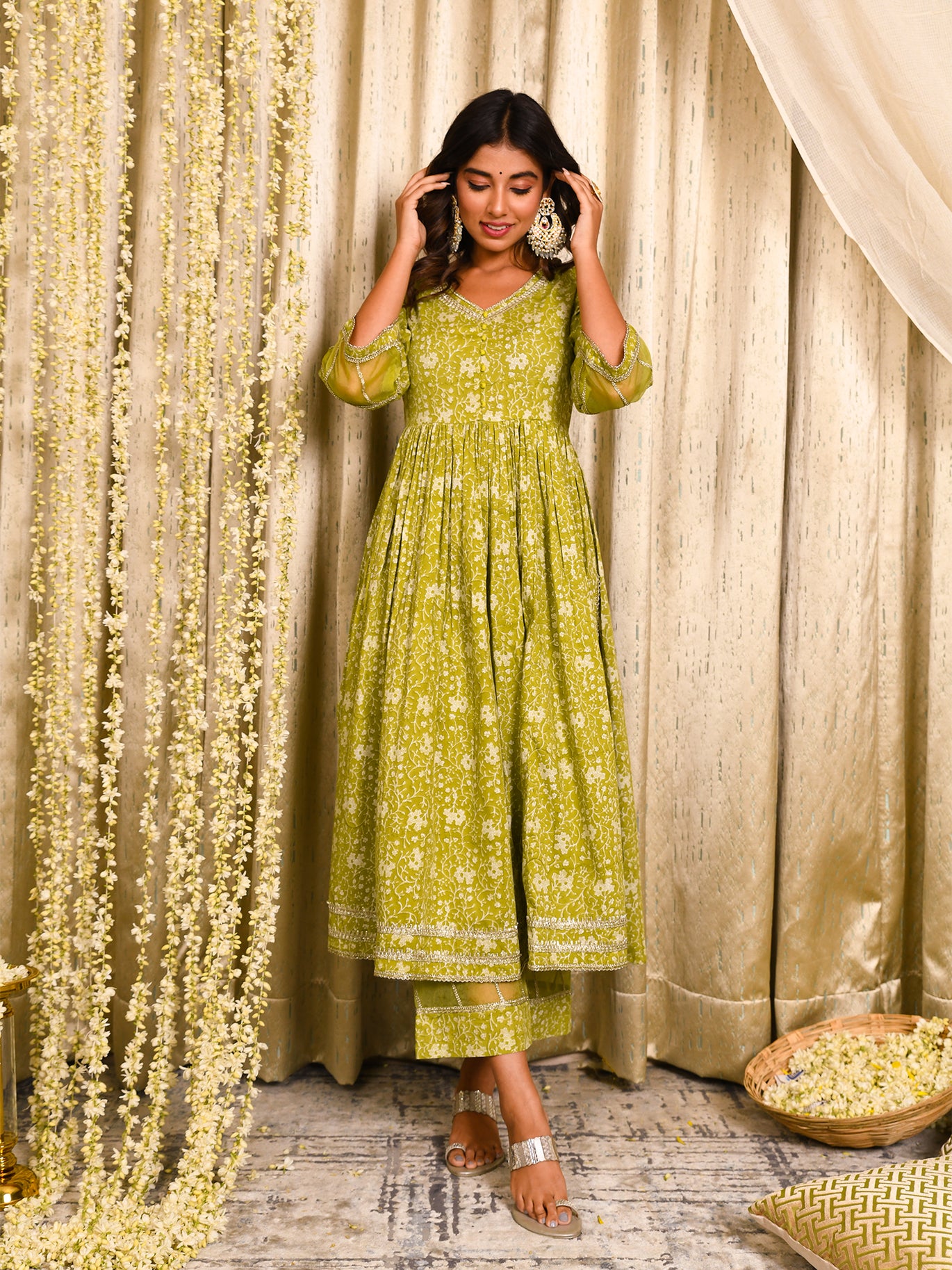 Buy Women Ethnic Wear, Sarees, Lenghas, Dresses | Mulmul – Mulmul.com