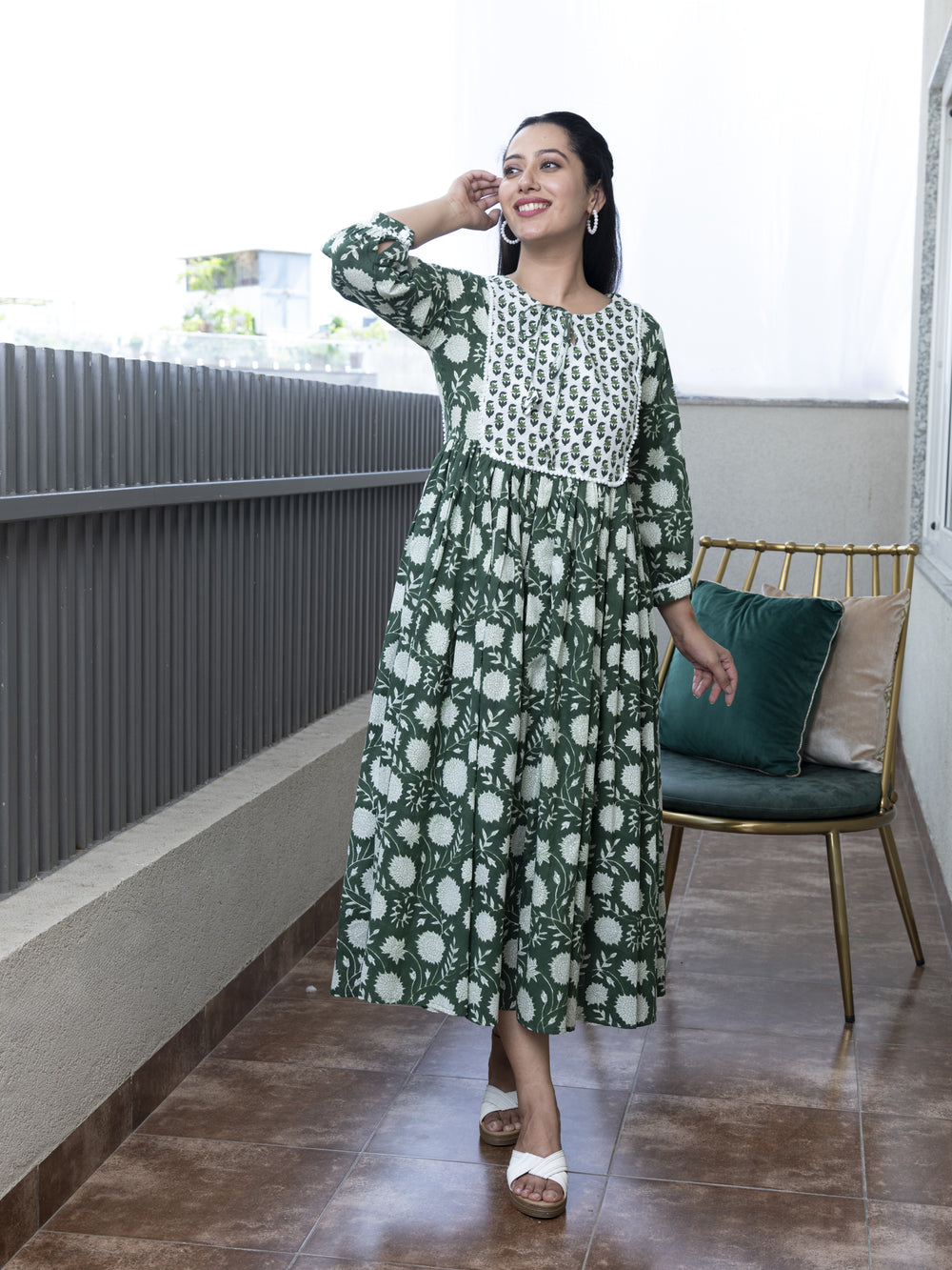 Latest Women Ethnic Wear & Dresses Collection | Mulmul.com