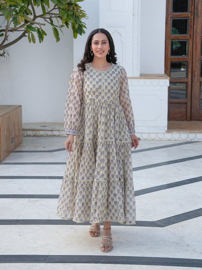 Latest Women Ethnic Wear & Dresses Collection | Mulmul.com
